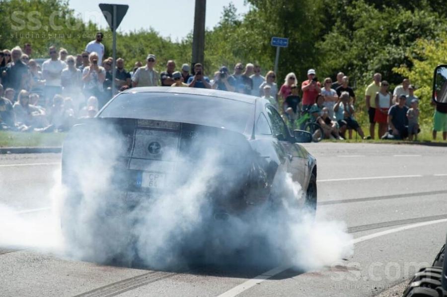 Grey Ford Mustang 2014 in Riga, with an engine capacity of 3.70 L and mileage of 92 thousand km for 12699 €, photo 4 on AUTOMOTO.COM.LV