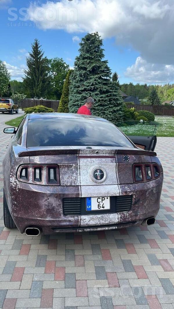 Grey Ford Mustang 2014 in Riga, with an engine capacity of 3.70 L and mileage of 92 thousand km for 12699 €, photo 4 on AUTOMOTO.COM.LV