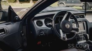 Grey Ford Mustang 2014 in Riga, with an engine capacity of 3.70 L and mileage of 92 thousand km for 12699 €, photo 6 on AUTOMOTO.COM.LV