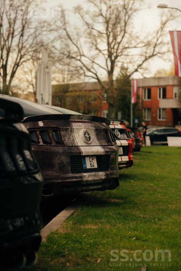 Grey Ford Mustang 2014 in Riga, with an engine capacity of 3.70 L and mileage of 92 thousand km for 12699 €, photo 9 on AUTOMOTO.COM.LV
