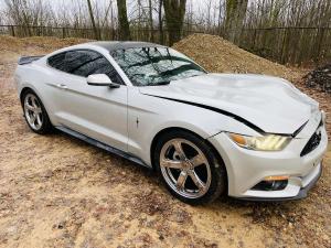 Pelēks Ford Mustang 2015 Kaišiadorys, ar dzinēja tilpumu 2.30 L un nobraukumu 110 tūkst. km par 7777 €, foto 5 vietnē AUTOMOTO.COM.LV