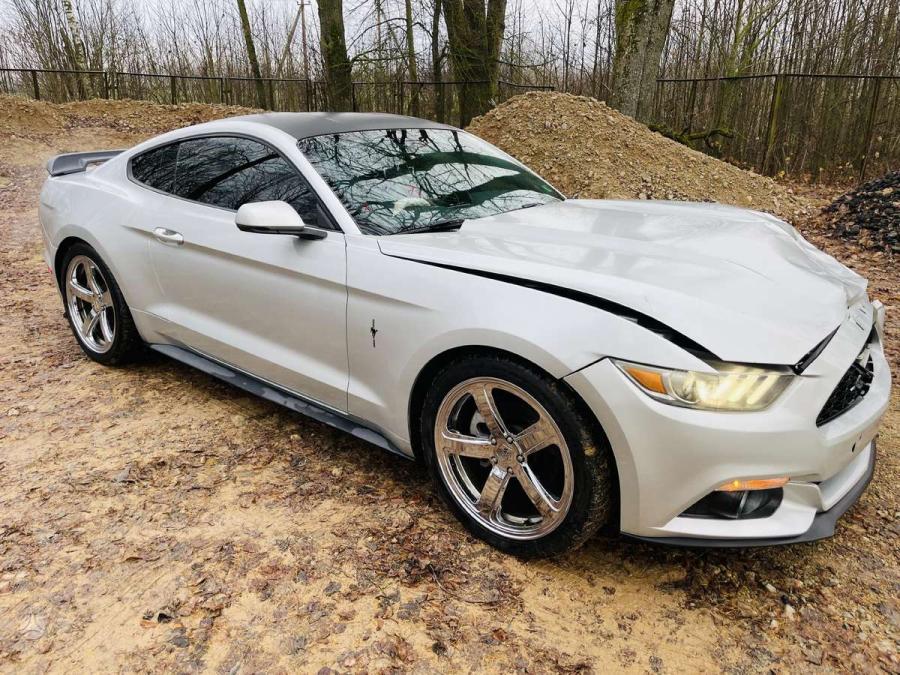 Pelēks Ford Mustang 2015 Kaišiadorys, ar dzinēja tilpumu 2.30 L un nobraukumu 110 tūkst. km par 7777 €, foto 5 vietnē AUTOMOTO.COM.LV