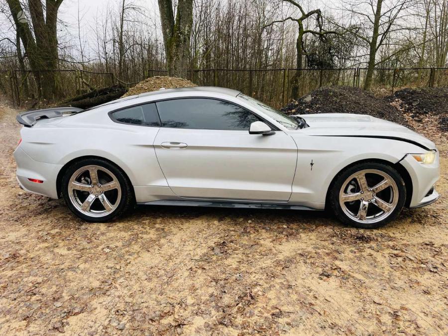 Pelēks Ford Mustang 2015 Kaišiadorys, ar dzinēja tilpumu 2.30 L un nobraukumu 110 tūkst. km par 7777 €, foto 7 vietnē AUTOMOTO.COM.LV