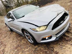 Pelēks Ford Mustang 2015 Kaišiadorys, ar dzinēja tilpumu 2.30 L un nobraukumu 110 tūkst. km par 7777 €, foto 9 vietnē AUTOMOTO.COM.LV