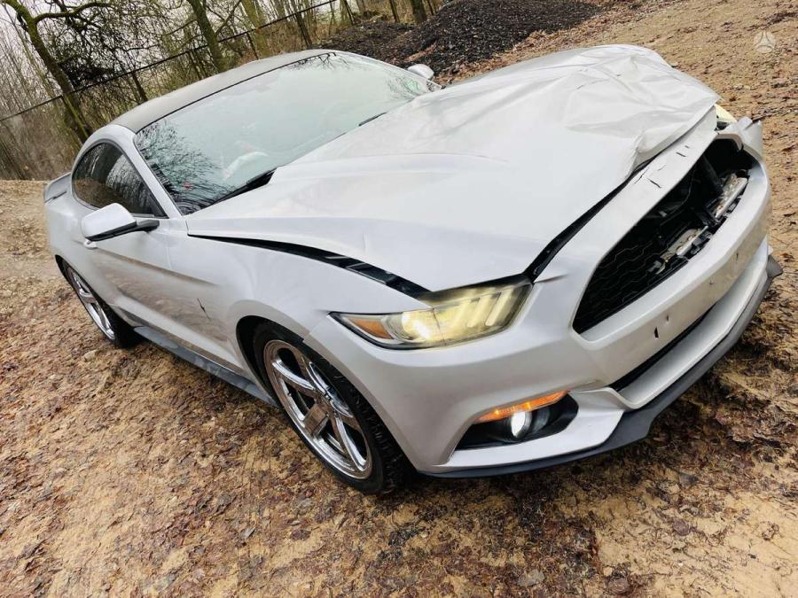 Pelēks Ford Mustang 2015 Kaišiadorys, ar dzinēja tilpumu 2.30 L un nobraukumu 110 tūkst. km par 7777 €, foto 9 vietnē AUTOMOTO.COM.LV