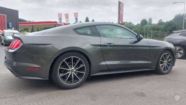 Pelēks Ford Mustang 2016 Viļņa, ar dzinēja tilpumu 2.26 L un nobraukumu 151 tūkst. km par 14700 €, foto 5 vietnē AUTOMOTO.COM.LV