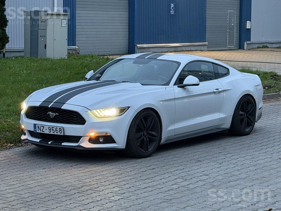 Pelēks Ford Mustang 2016 Rīga, ar dzinēja tilpumu 2.30 L un nobraukumu 71 tūkst. km par 32000 €, foto 1 vietnē AUTOMOTO.COM.LV