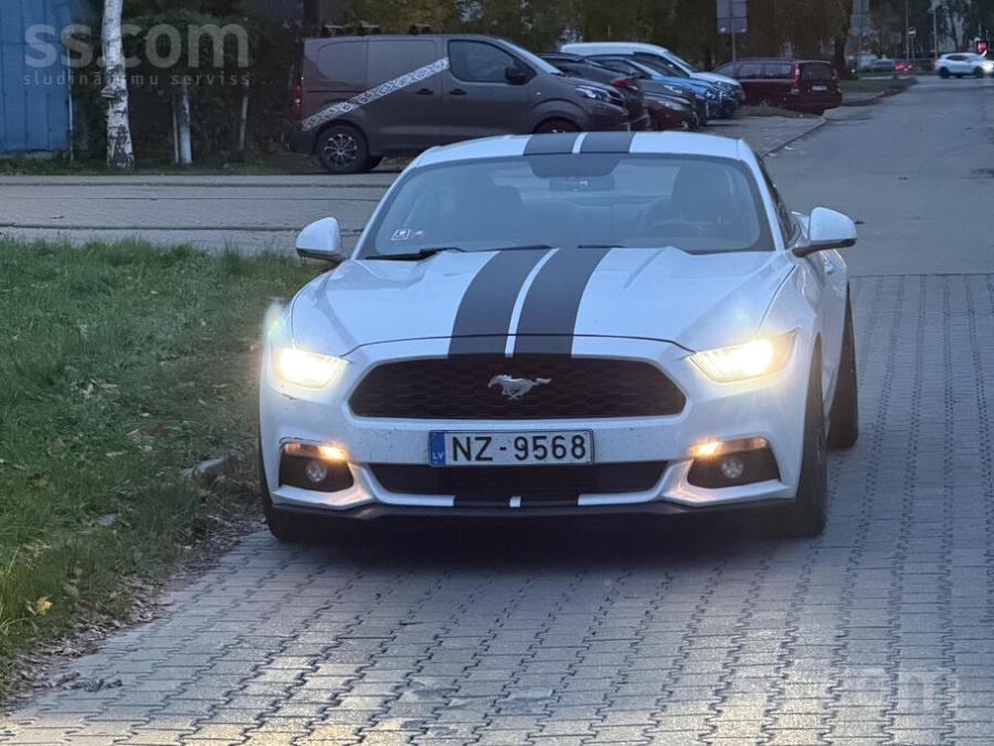 Pelēks Ford Mustang 2016 Rīga, ar dzinēja tilpumu 2.30 L un nobraukumu 71 tūkst. km par 32000 €, foto 3 vietnē AUTOMOTO.COM.LV