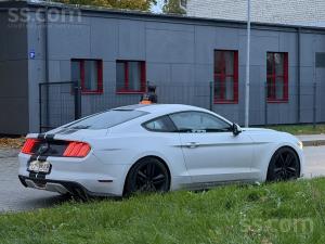 Pelēks Ford Mustang 2016 Rīga, ar dzinēja tilpumu 2.30 L un nobraukumu 71 tūkst. km par 32000 €, foto 11 vietnē AUTOMOTO.COM.LV