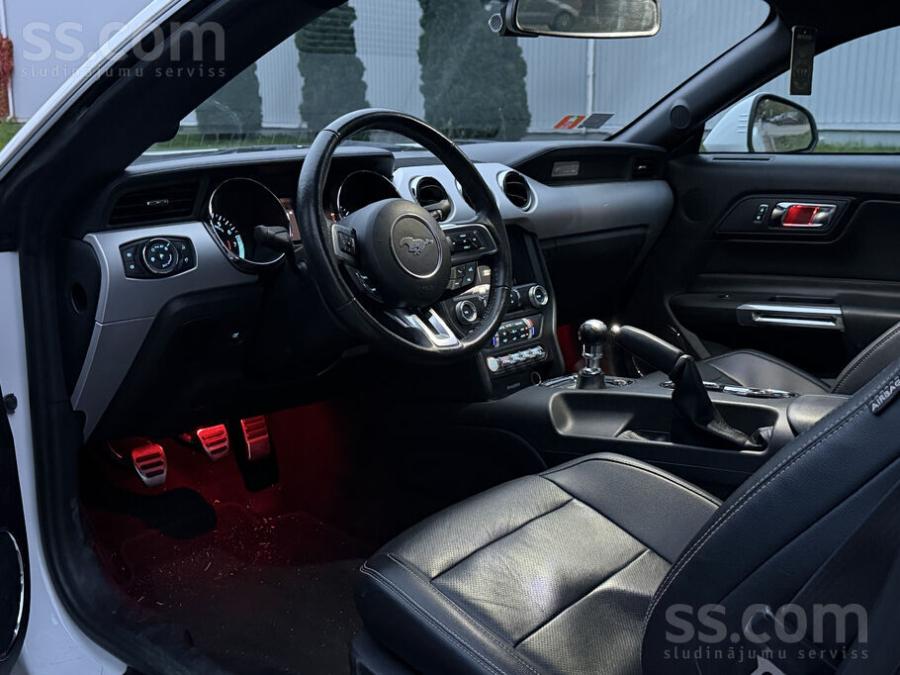 Pelēks Ford Mustang 2016 Rīga, ar dzinēja tilpumu 2.30 L un nobraukumu 71 tūkst. km par 32000 €, foto 16 vietnē AUTOMOTO.COM.LV