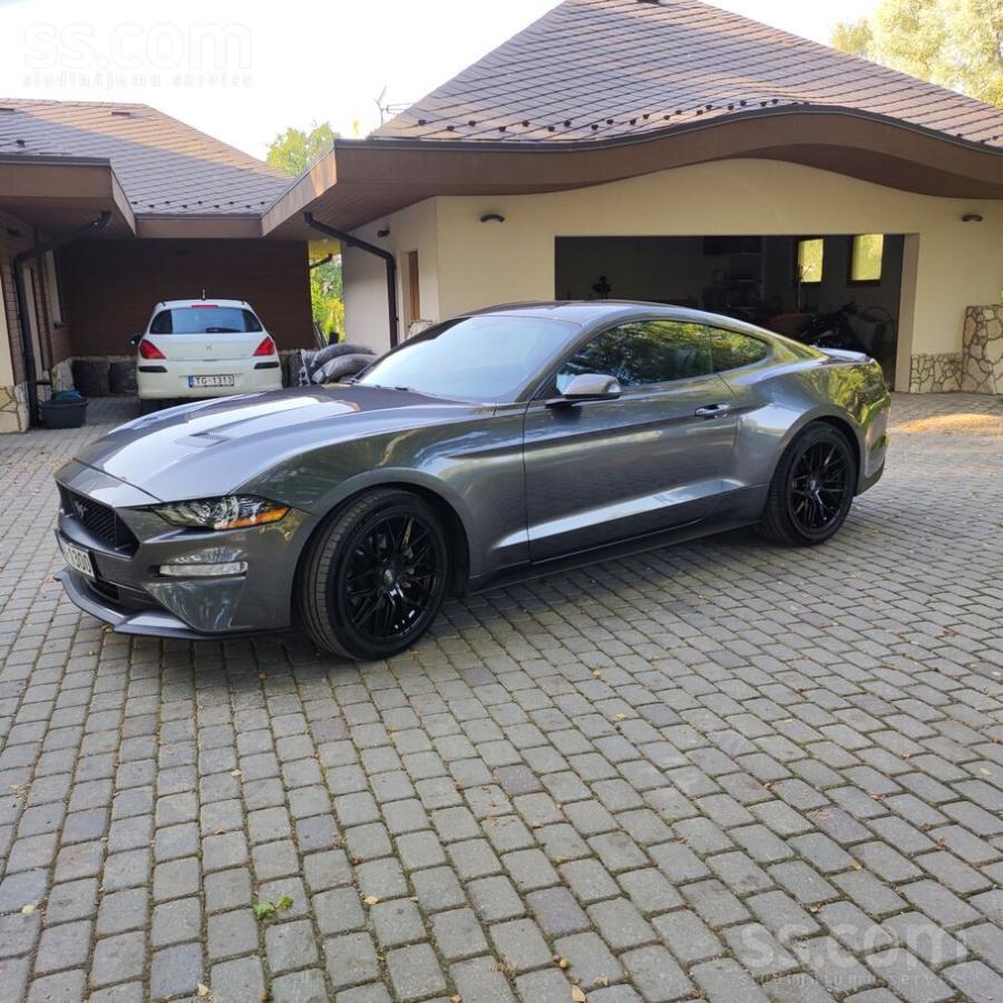 Grey Ford Mustang 2017 in Cesis, with an engine capacity of 2.30 L and mileage of 115 thousand km for 21990 €, photo 4 on AUTOMOTO.COM.LV