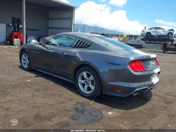 Grey Ford Mustang 2018 in Klaipeda, with an engine capacity of 2.25 L and mileage of 164 thousand km for 7900 €, photo 2 on AUTOMOTO.COM.LV