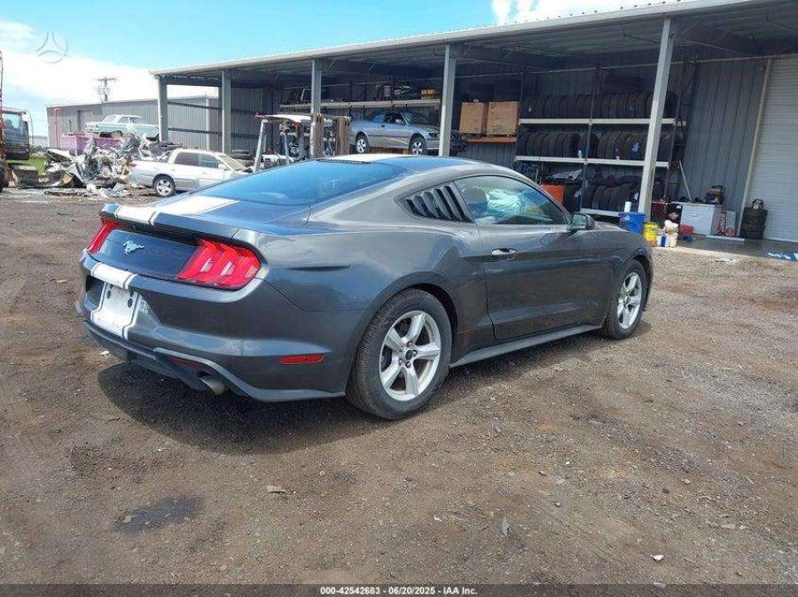 Pelēks Ford Mustang 2018 Klaipėda, ar dzinēja tilpumu 2.25 L un nobraukumu 164 tūkst. km par 7900 €, foto 4 vietnē AUTOMOTO.COM.LV