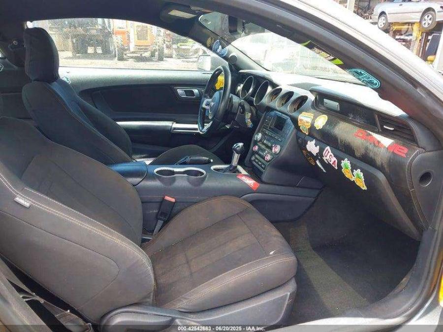 Pelēks Ford Mustang 2018 Klaipėda, ar dzinēja tilpumu 2.25 L un nobraukumu 164 tūkst. km par 7900 €, foto 5 vietnē AUTOMOTO.COM.LV