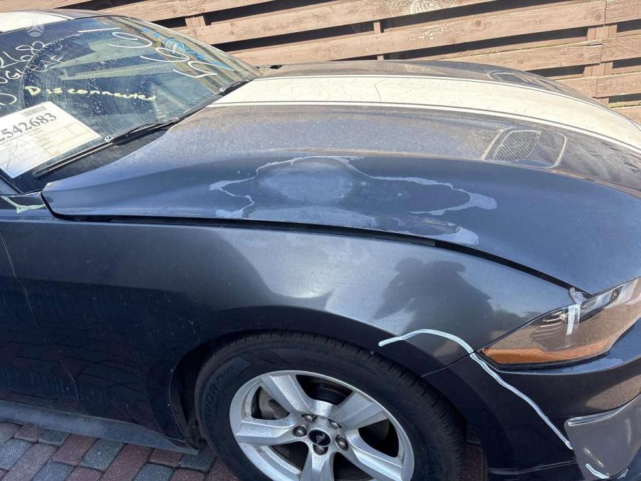 Pelēks Ford Mustang 2018 Klaipėda, ar dzinēja tilpumu 2.25 L un nobraukumu 164 tūkst. km par 7900 €, foto 20 vietnē AUTOMOTO.COM.LV