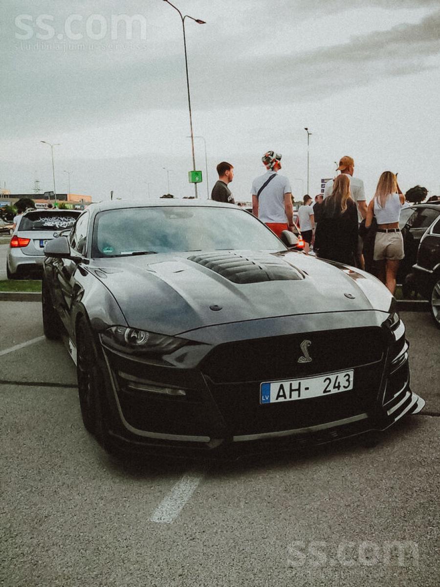 Grey Ford Mustang 2018 in Riga, with an engine capacity of 5.00 L and mileage of 67 thousand km for 39900 €, photo 1 on AUTOMOTO.COM.LV