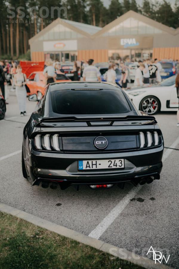 Grey Ford Mustang 2018 in Riga, with an engine capacity of 5.00 L and mileage of 67 thousand km for 39900 €, photo 2 on AUTOMOTO.COM.LV