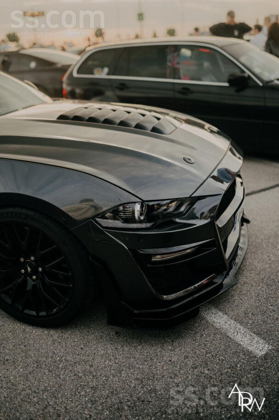 Grey Ford Mustang 2018 in Riga, with an engine capacity of 5.00 L and mileage of 67 thousand km for 39900 €, photo 5 on AUTOMOTO.COM.LV