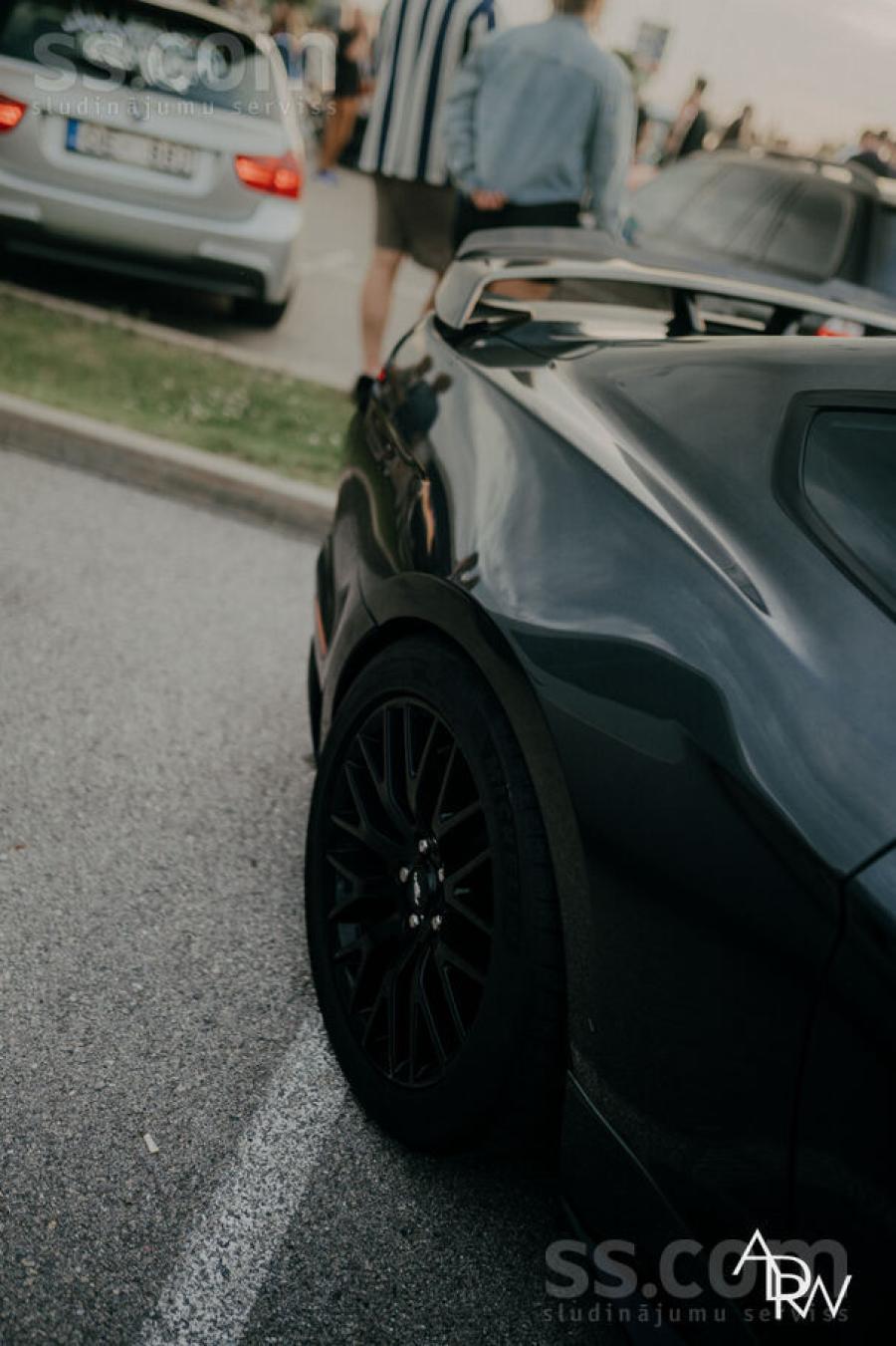 Grey Ford Mustang 2018 in Riga, with an engine capacity of 5.00 L and mileage of 67 thousand km for 39900 €, photo 6 on AUTOMOTO.COM.LV