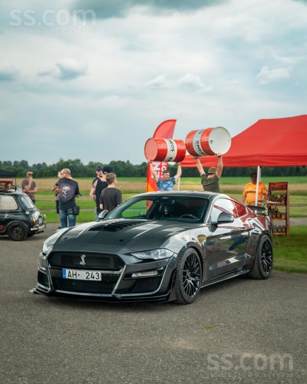 Grey Ford Mustang 2018 in Riga, with an engine capacity of 5.00 L and mileage of 67 thousand km for 39900 €, photo 7 on AUTOMOTO.COM.LV