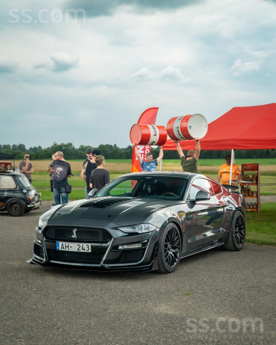 Grey Ford Mustang 2018 in Riga, with an engine capacity of 5.00 L and mileage of 67 thousand km for 39900 €, photo 8 on AUTOMOTO.COM.LV
