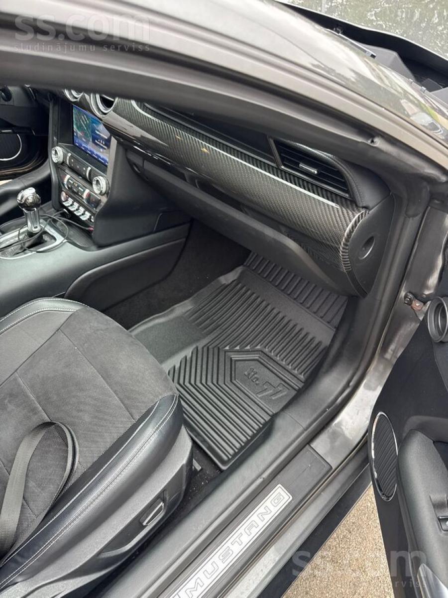 Grey Ford Mustang 2018 in Riga, with an engine capacity of 5.00 L and mileage of 67 thousand km for 39900 €, photo 19 on AUTOMOTO.COM.LV
