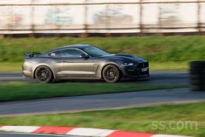 Grey Ford Mustang 2018 in Riga, with an engine capacity of 5.00 L and mileage of 67 thousand km for 39900 €, photo 20 on AUTOMOTO.COM.LV