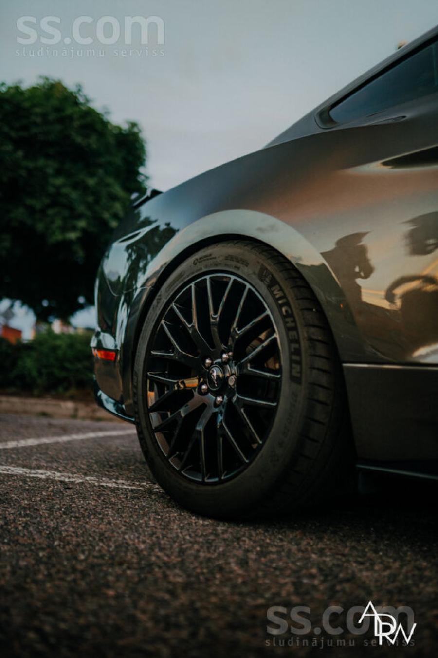 Grey Ford Mustang 2018 in Riga, with an engine capacity of 5.00 L and mileage of 67 thousand km for 39900 €, photo 23 on AUTOMOTO.COM.LV