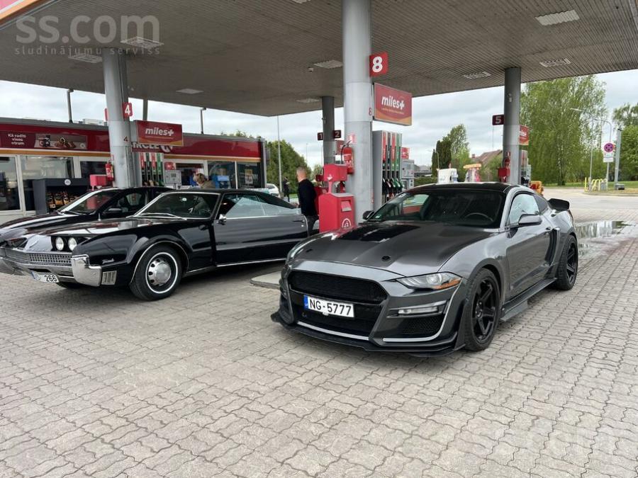 Pelēks Ford Mustang 2019 Rīga, ar dzinēja tilpumu 5.00 L un nobraukumu 63 tūkst. km par 32000 €, foto 4 vietnē AUTOMOTO.COM.LV