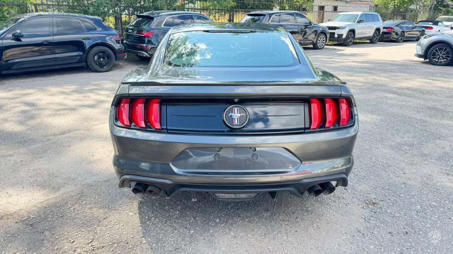 Grey Ford Mustang 2020 in Ukmerge, with an engine capacity of 2.25 L and mileage of 89 thousand km for 11490 €, photo 3 on AUTOMOTO.COM.LV