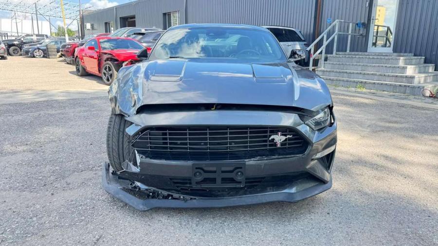 Grey Ford Mustang 2020 in Ukmerge, with an engine capacity of 2.25 L and mileage of 89 thousand km for 11490 €, photo 7 on AUTOMOTO.COM.LV