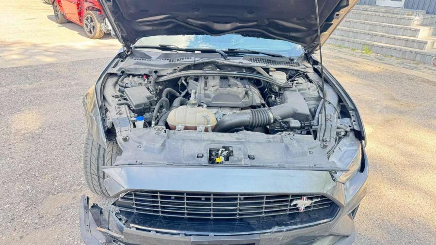 Grey Ford Mustang 2020 in Ukmerge, with an engine capacity of 2.25 L and mileage of 89 thousand km for 11490 €, photo 8 on AUTOMOTO.COM.LV