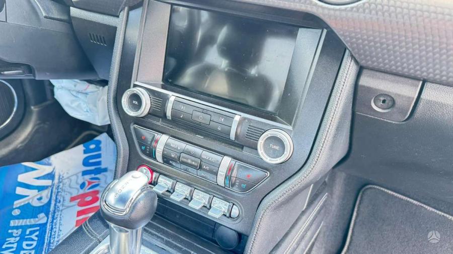 Grey Ford Mustang 2020 in Ukmerge, with an engine capacity of 2.25 L and mileage of 89 thousand km for 11490 €, photo 15 on AUTOMOTO.COM.LV