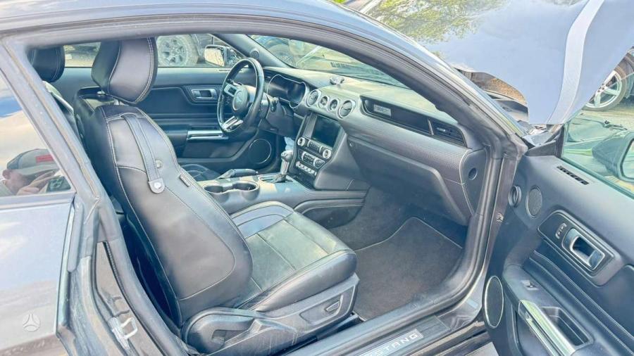 Grey Ford Mustang 2020 in Ukmerge, with an engine capacity of 2.25 L and mileage of 89 thousand km for 11490 €, photo 16 on AUTOMOTO.COM.LV
