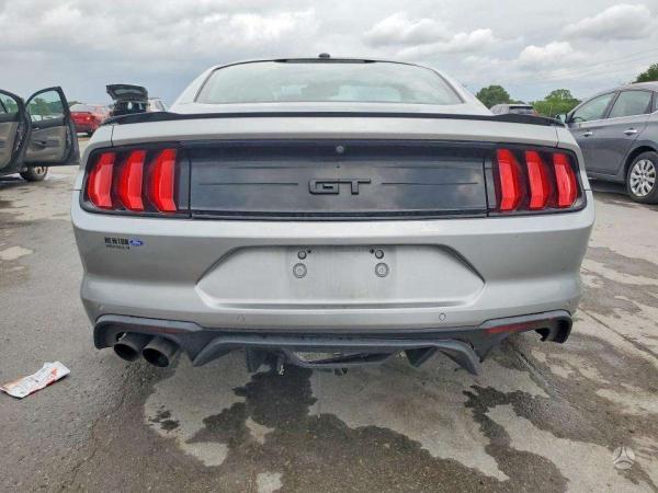Pelēks Ford Mustang 2020 Klaipėda, ar dzinēja tilpumu 5.00 L un nobraukumu 102 tūkst. km par 14000 €, foto 4 vietnē AUTOMOTO.COM.LV
