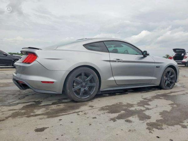 Pelēks Ford Mustang 2020 Klaipėda, ar dzinēja tilpumu 5.00 L un nobraukumu 102 tūkst. km par 14000 €, foto 5 vietnē AUTOMOTO.COM.LV