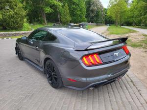 Pelēks Ford Mustang 2020 Šauļi, ar dzinēja tilpumu 2.25 L un nobraukumu 120 tūkst. km par 18500 €, foto 5 vietnē AUTOMOTO.COM.LV
