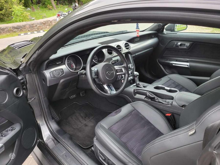 Pelēks Ford Mustang 2020 Šauļi, ar dzinēja tilpumu 2.25 L un nobraukumu 120 tūkst. km par 18500 €, foto 6 vietnē AUTOMOTO.COM.LV