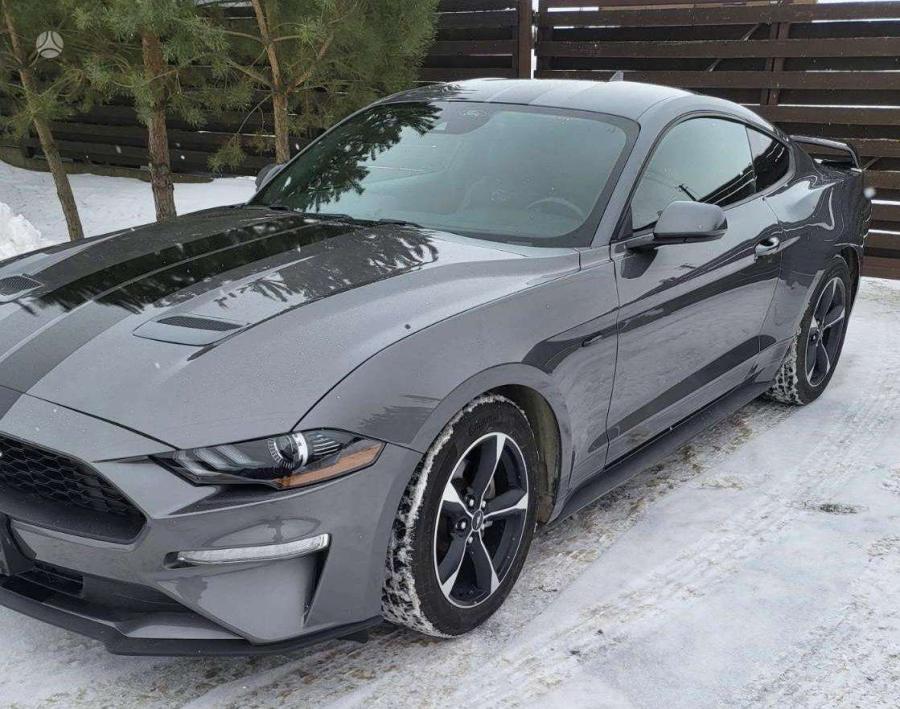 Grey Ford Mustang 2021 in Kaunas, with an engine capacity of 2.25 L and mileage of 60 thousand km for 21900 €, photo 1 on AUTOMOTO.COM.LV