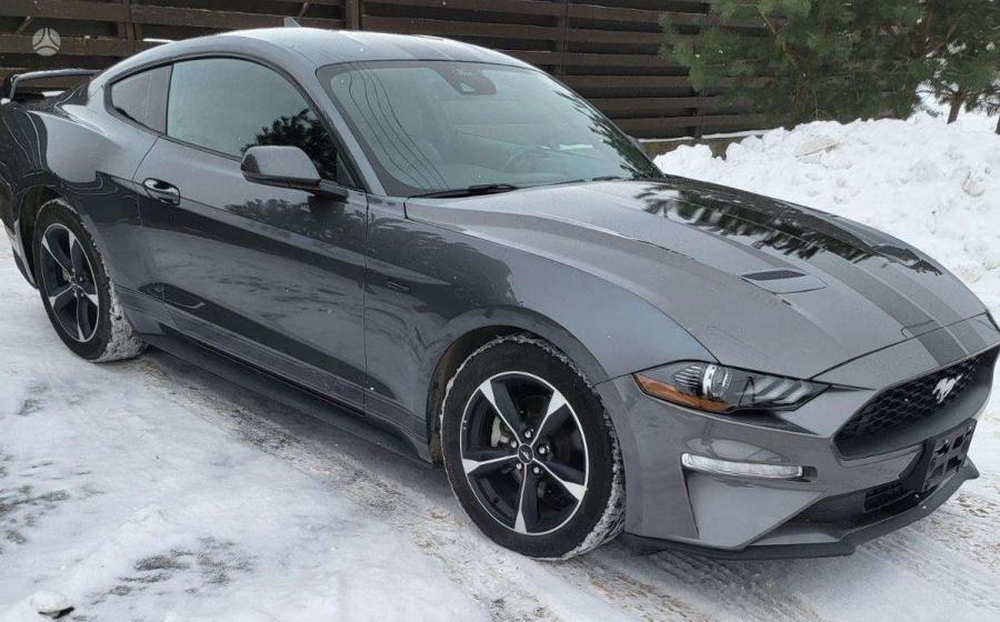 Grey Ford Mustang 2021 in Kaunas, with an engine capacity of 2.25 L and mileage of 60 thousand km for 21900 €, photo 2 on AUTOMOTO.COM.LV