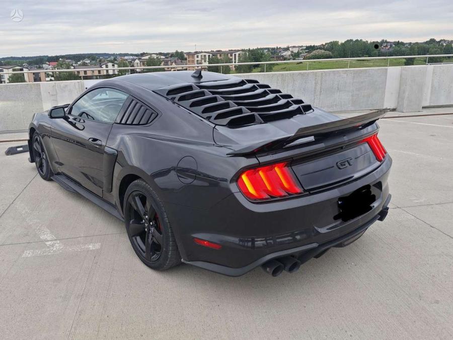 Grey Ford Mustang 2022 in Vilnius, with an engine capacity of 4.95 L and mileage of 50 thousand km for 31750 €, photo 3 on AUTOMOTO.COM.LV