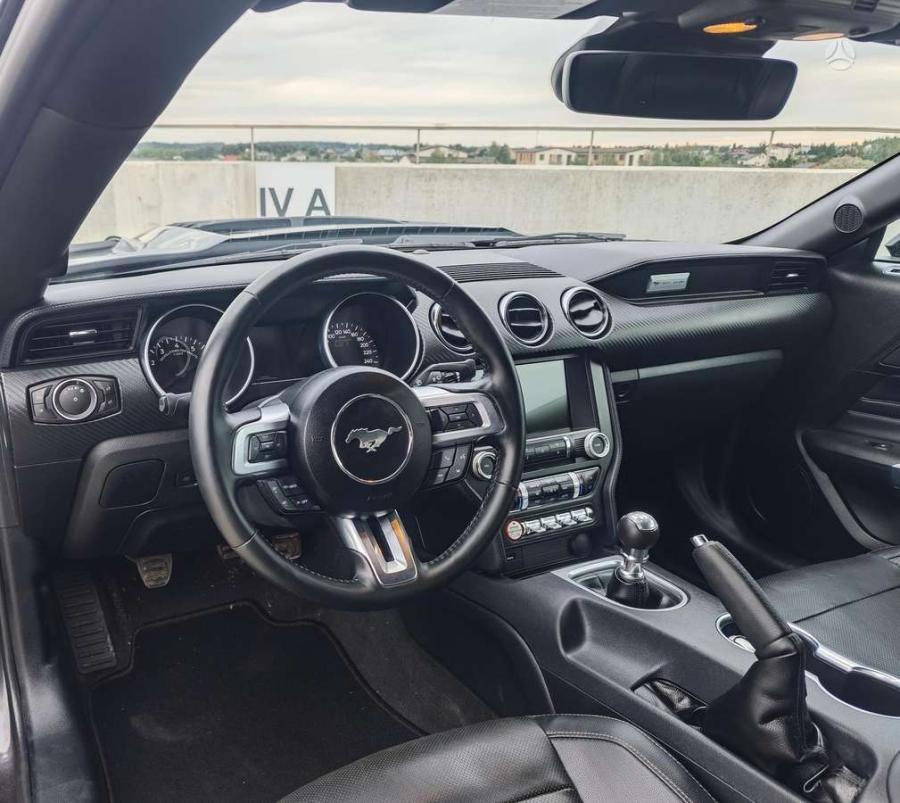 Grey Ford Mustang 2022 in Vilnius, with an engine capacity of 4.95 L and mileage of 50 thousand km for 31750 €, photo 7 on AUTOMOTO.COM.LV