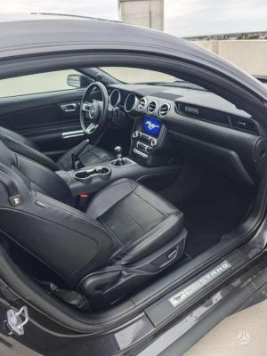 Grey Ford Mustang 2022 in Vilnius, with an engine capacity of 4.95 L and mileage of 50 thousand km for 31750 €, photo 8 on AUTOMOTO.COM.LV