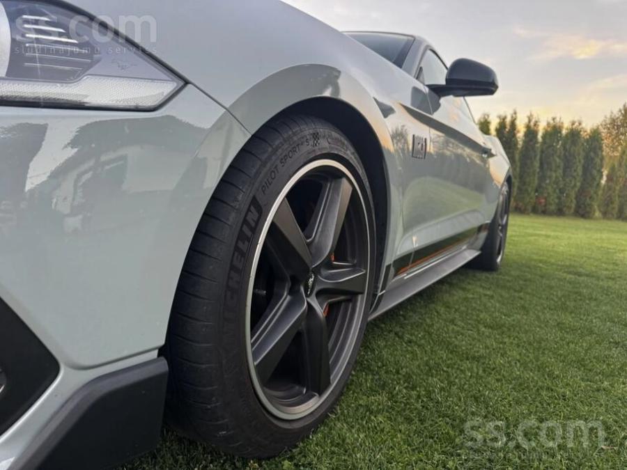 Grey Ford Mustang 2023 in Riga, with an engine capacity of 5.00 L and mileage of 26 thousand km for 44900 €, photo 18 on AUTOMOTO.COM.LV