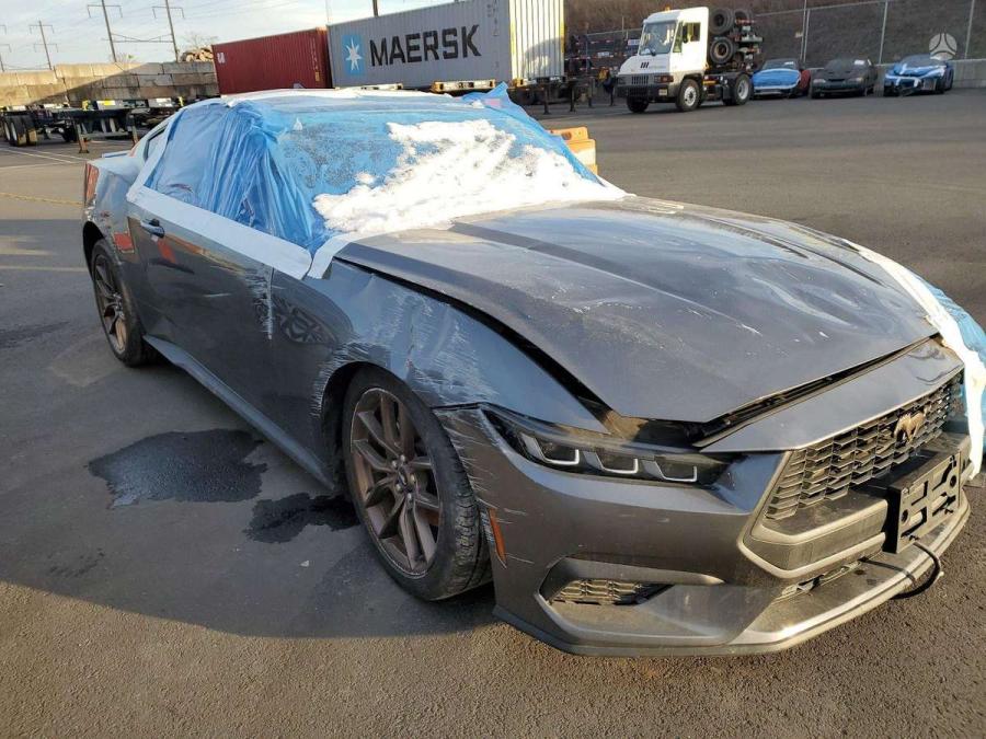 Pelēks Ford Mustang 2024 Kauņa, ar dzinēja tilpumu 0.00 L un nobraukumu 42 tūkst. km par 15200 €, foto 3 vietnē AUTOMOTO.COM.LV