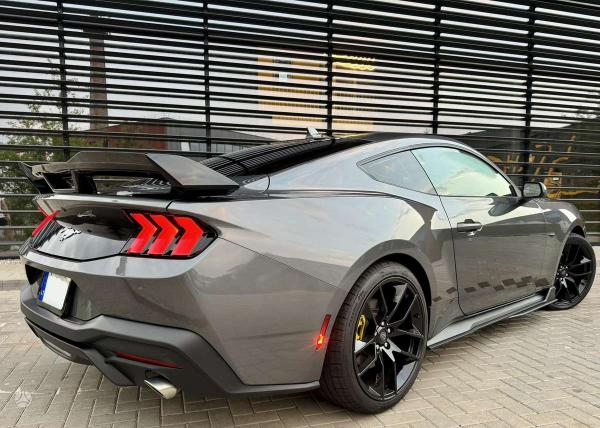 Pelēks Ford Mustang 2024 Klaipėda, ar dzinēja tilpumu 2.26 L un nobraukumu 35 tūkst. km par 32950 €, foto 4 vietnē AUTOMOTO.COM.LV
