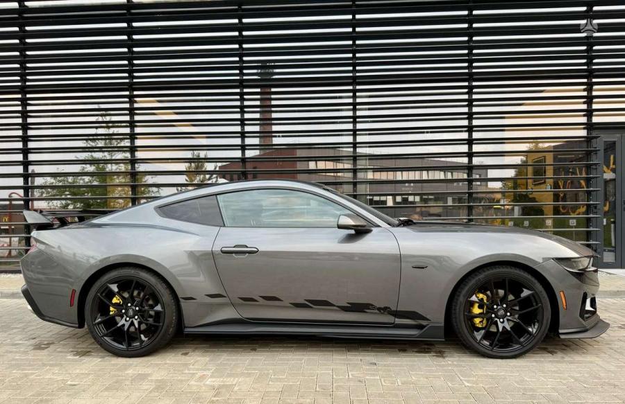 Grey Ford Mustang 2024 in Klaipeda, with an engine capacity of 2.26 L and mileage of 35 thousand km for 32950 €, photo 8 on AUTOMOTO.COM.LV