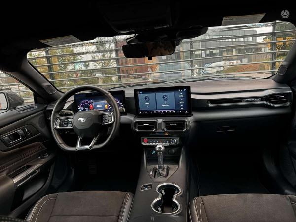 Pelēks Ford Mustang 2024 Klaipėda, ar dzinēja tilpumu 2.26 L un nobraukumu 35 tūkst. km par 32950 €, foto 10 vietnē AUTOMOTO.COM.LV