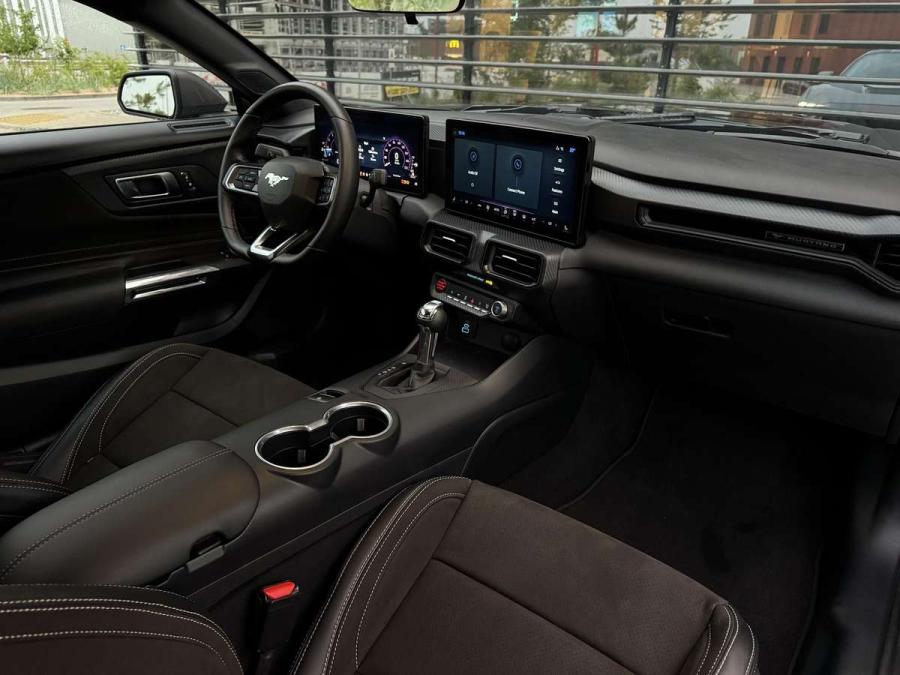 Grey Ford Mustang 2024 in Klaipeda, with an engine capacity of 2.26 L and mileage of 35 thousand km for 32950 €, photo 13 on AUTOMOTO.COM.LV