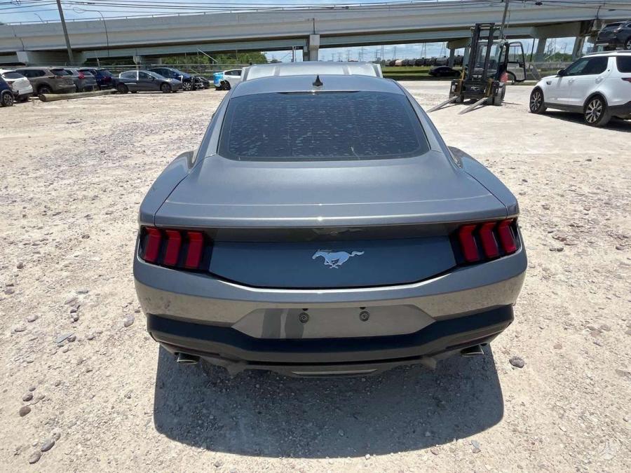 Grey Ford Mustang 2024 in Ukmerge, with an engine capacity of 2.26 L and mileage of 71 thousand km for 16999 €, photo 3 on AUTOMOTO.COM.LV